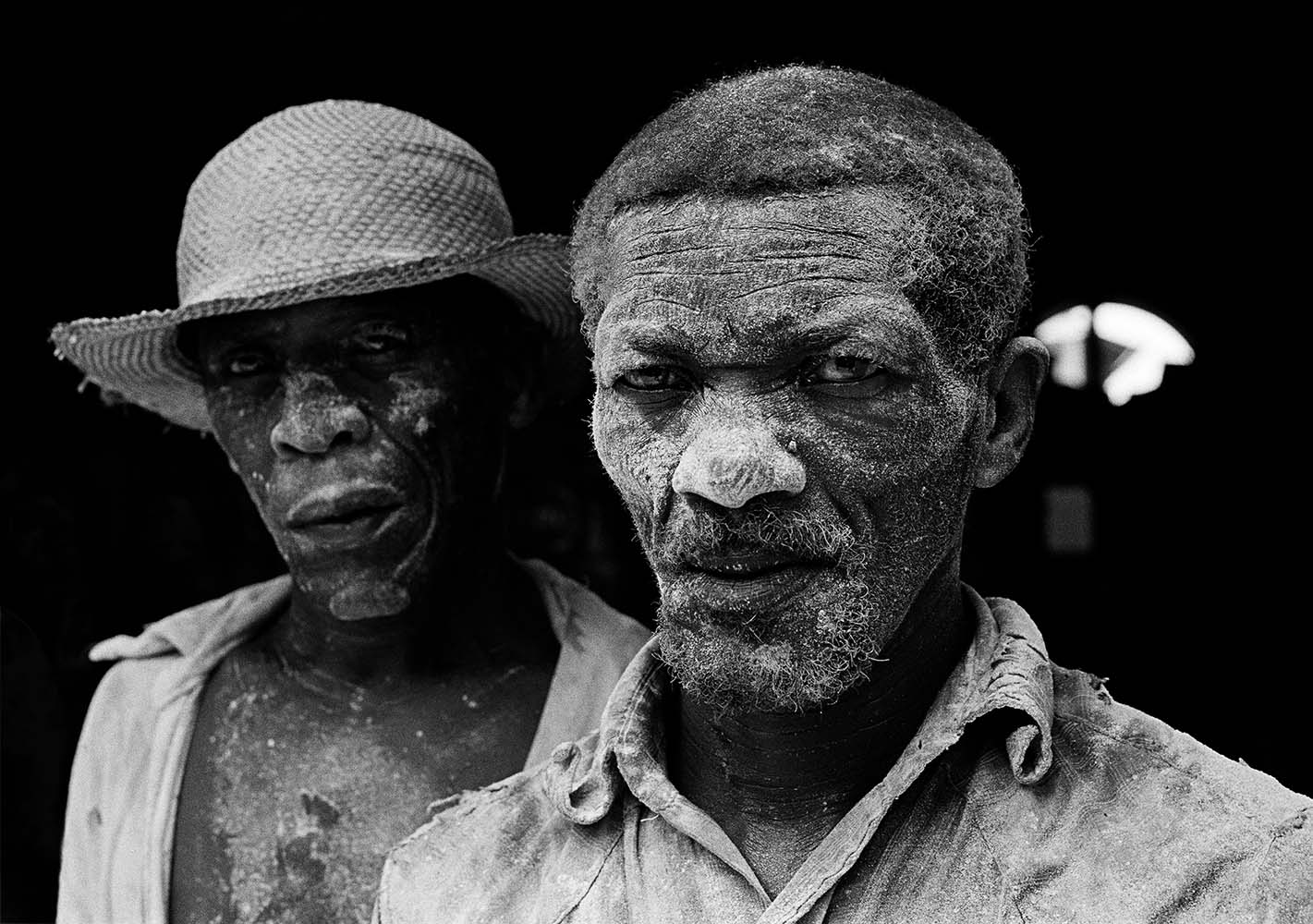 EARL_1b_RodneySmith_flour_men_jacmel_haiti_1982 - Rodney Smith